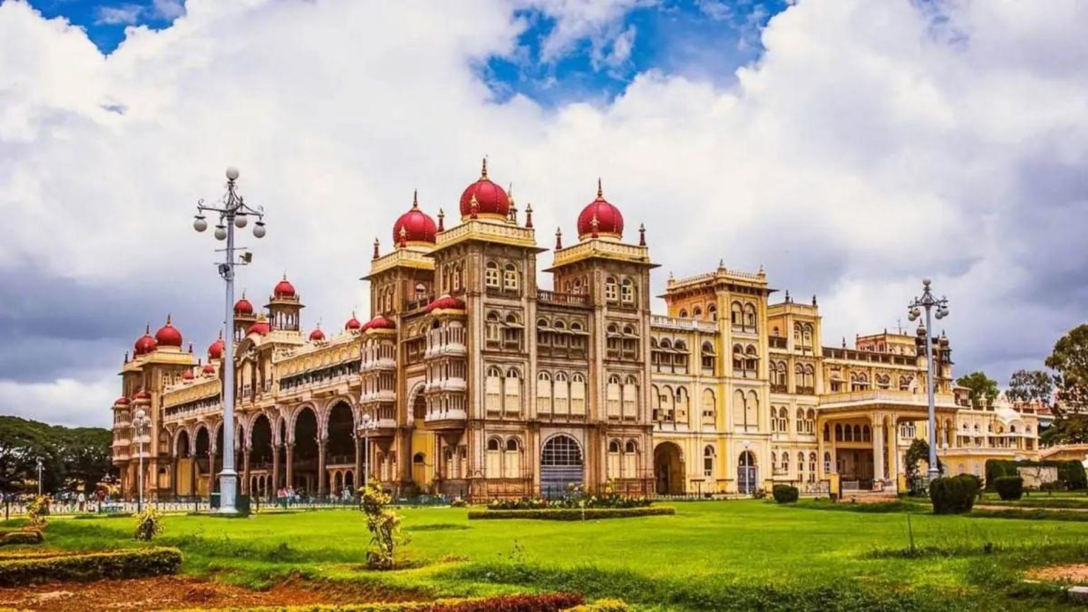 Most Beautiful Royal Palaces in India Where Once Kings & Queens Lived